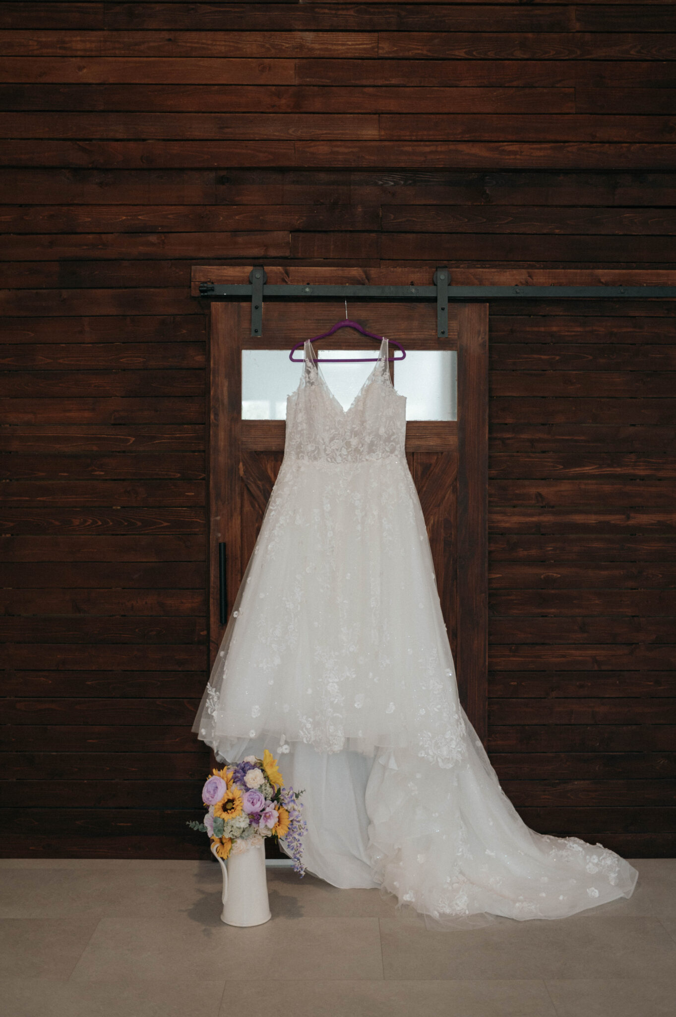 Spring Wedding at Willow Woods Barn in Texas | nicoleendress.com