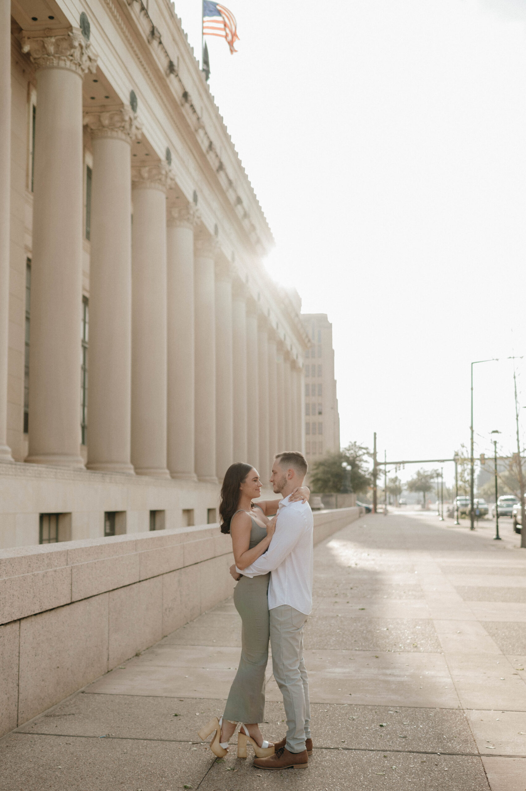 Downtown Fort Worth Engagement Session | nicoleendress.com