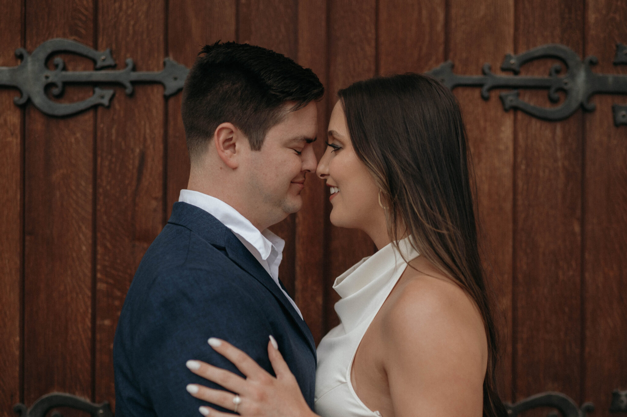 Romantic Engagement Session in Downtown Fort Worth | nicoleendress.com