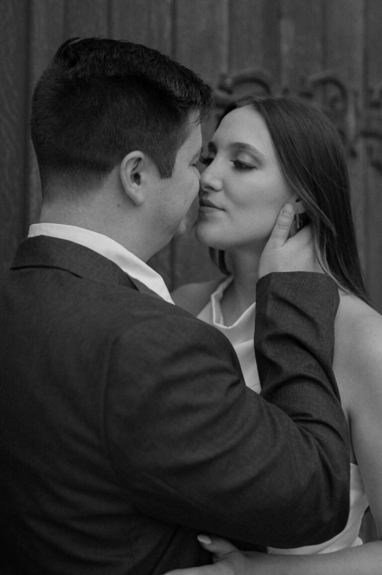 Romantic Engagement Session in Downtown Fort Worth | nicoleendress.com