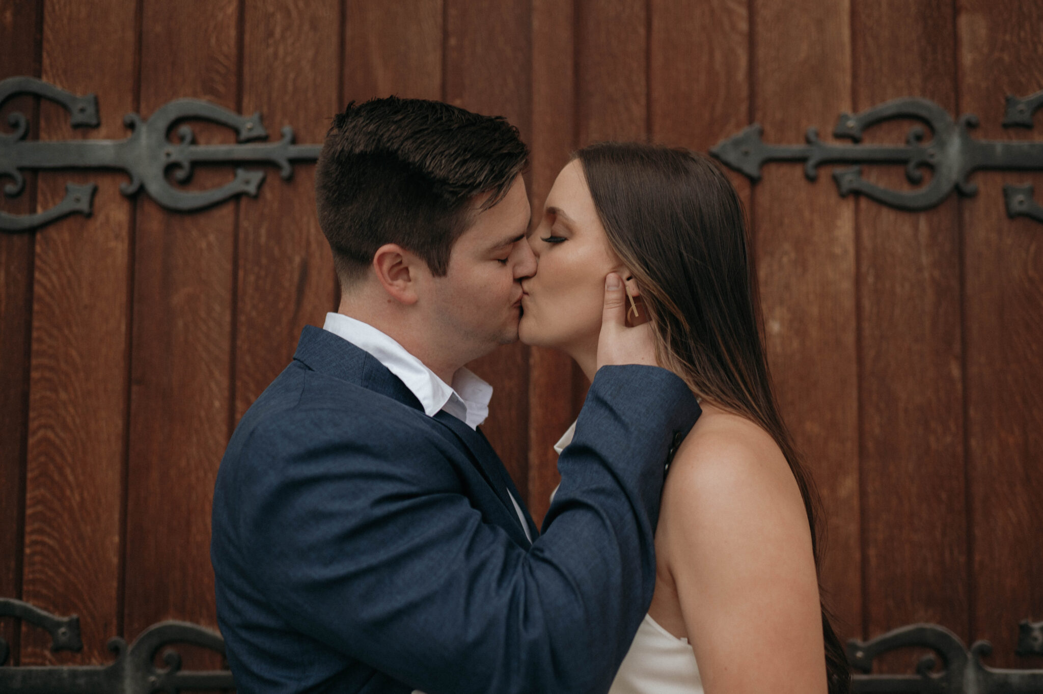 Romantic Engagement Session in Downtown Fort Worth | nicoleendress.com