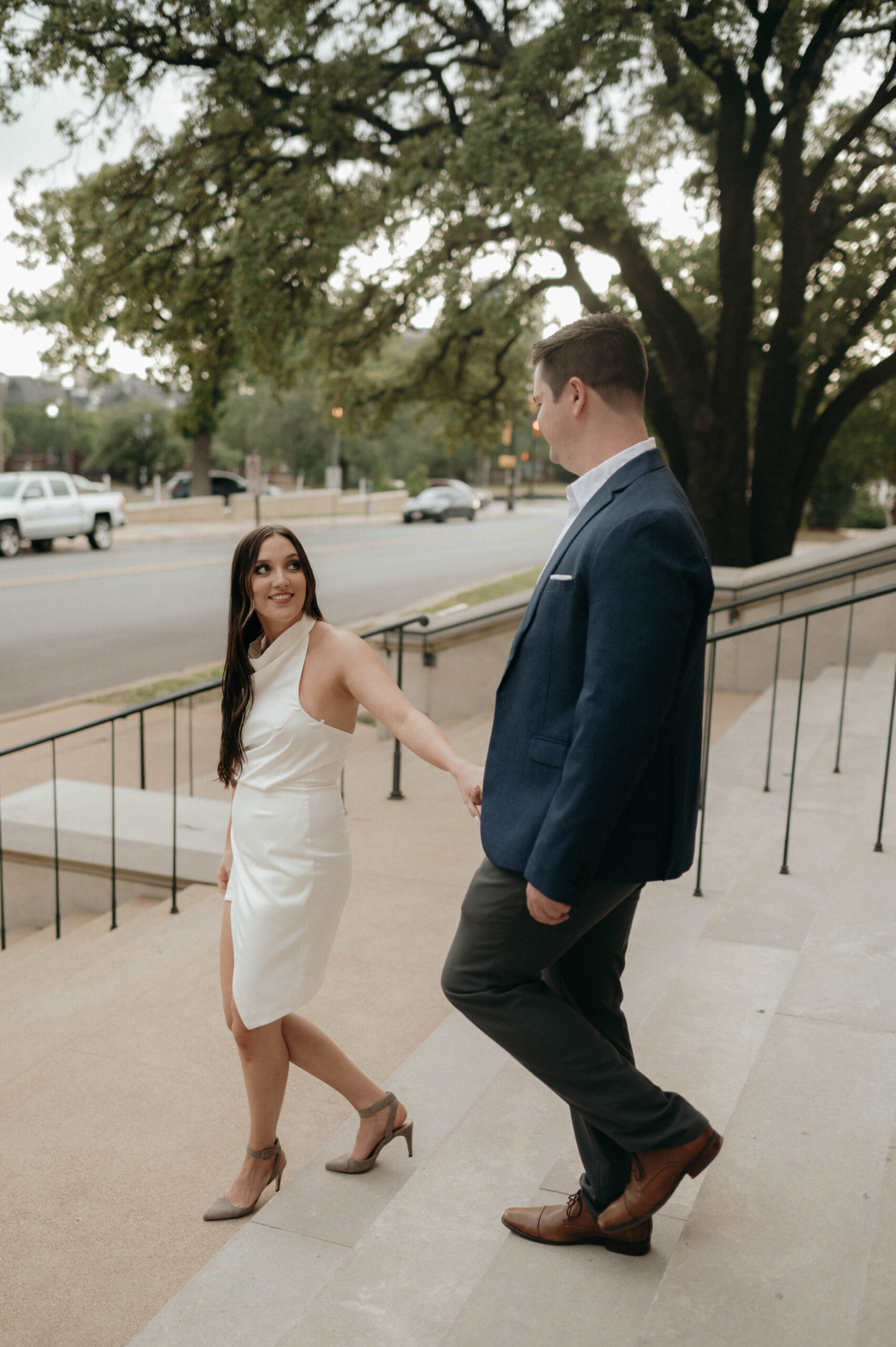 Romantic Engagement Session in Downtown Fort Worth | nicoleendress.com