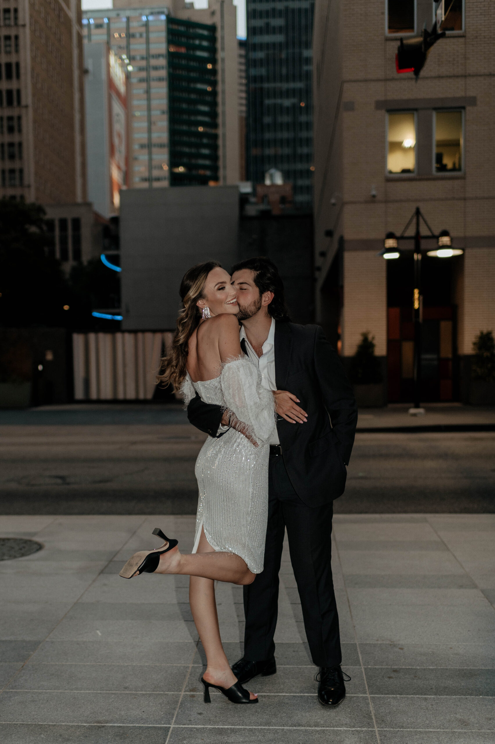 Downtown Dallas Engagement Photos at Night | DFW Engagement ...