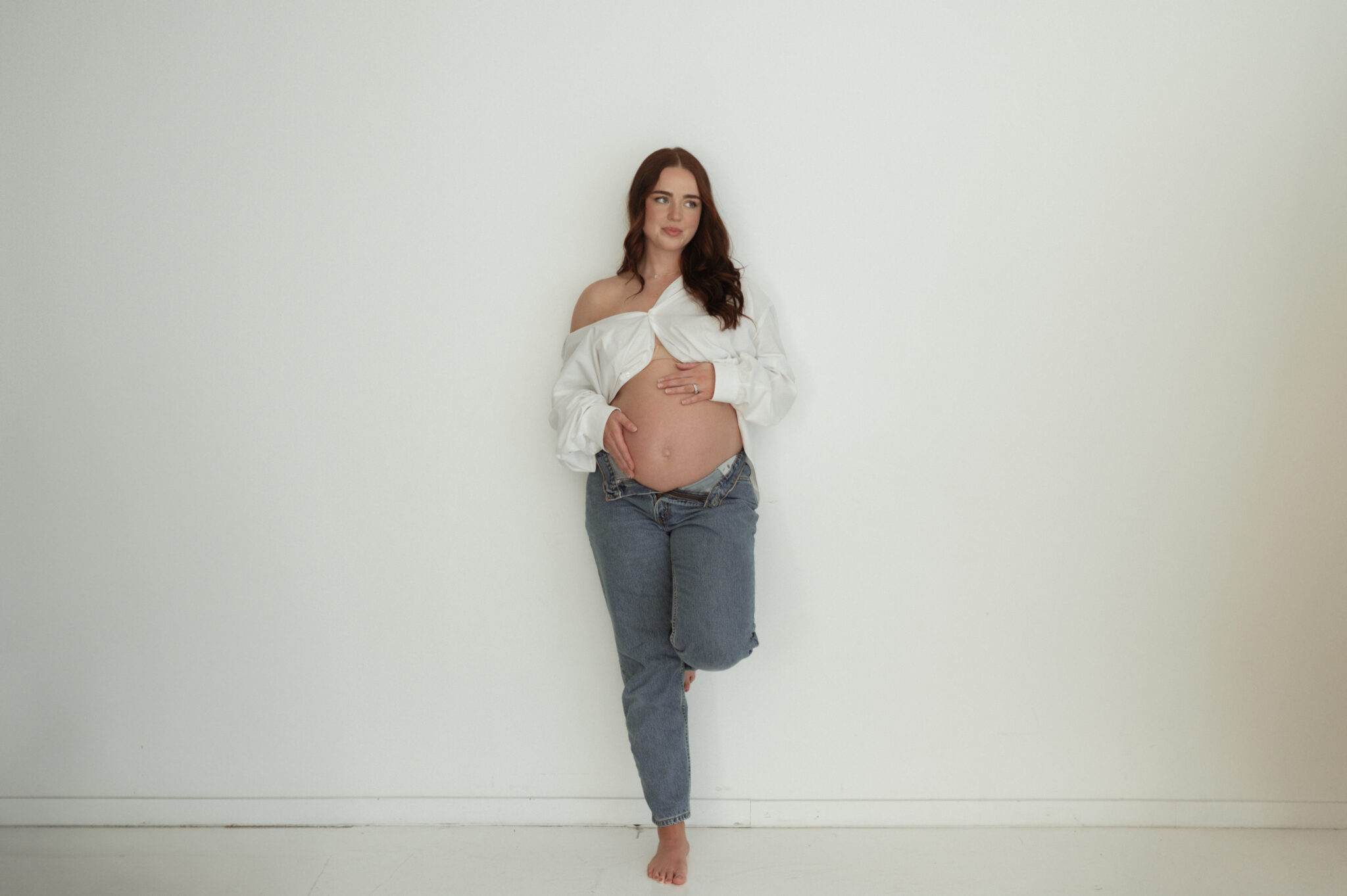 Modern Maternity Photos at Solomons Studio | DFW Maternity Photographer | nicoleendress.com