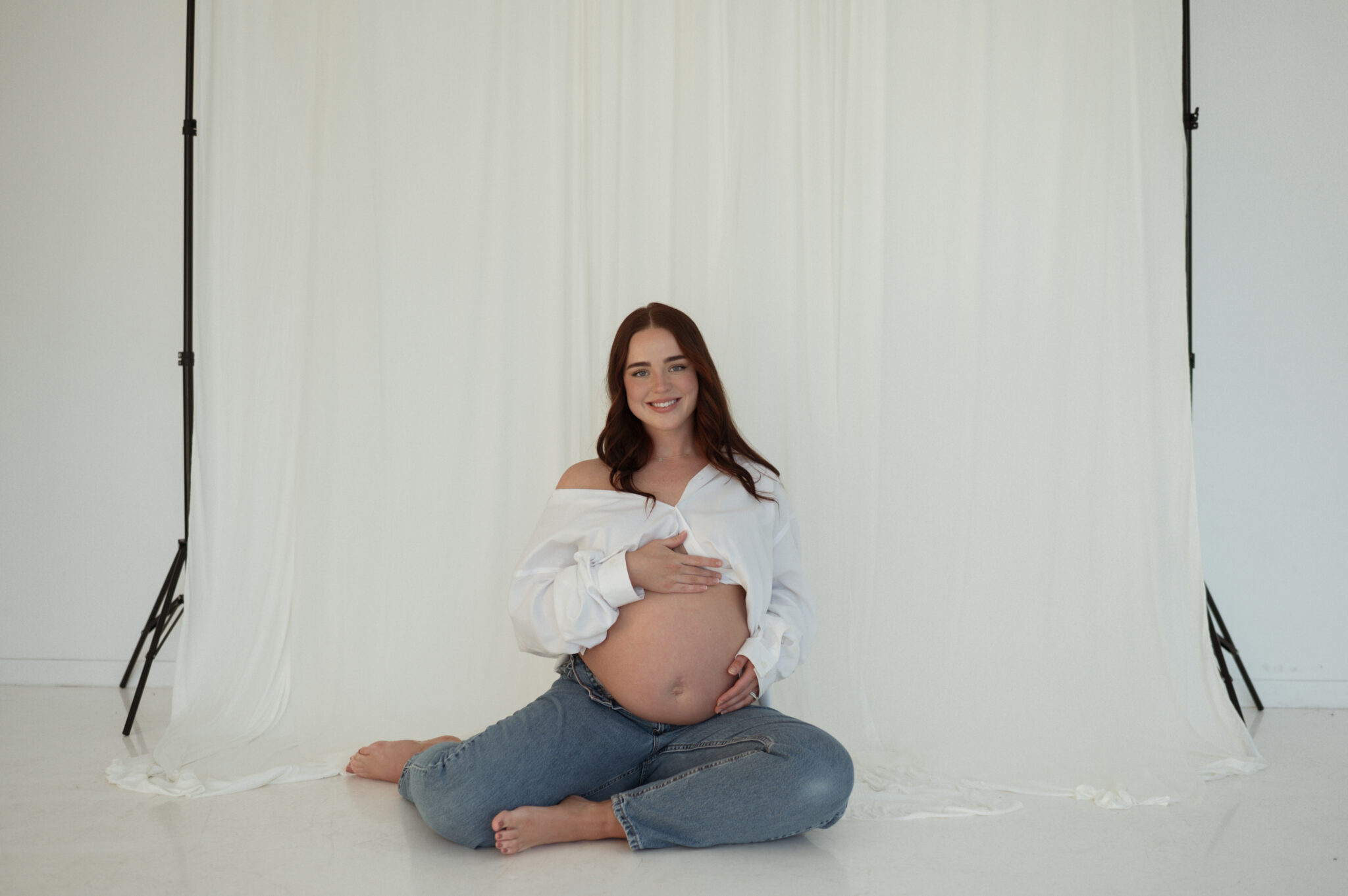 Modern Maternity Photos at Solomons Studio | DFW Maternity Photographer | nicoleendress.com