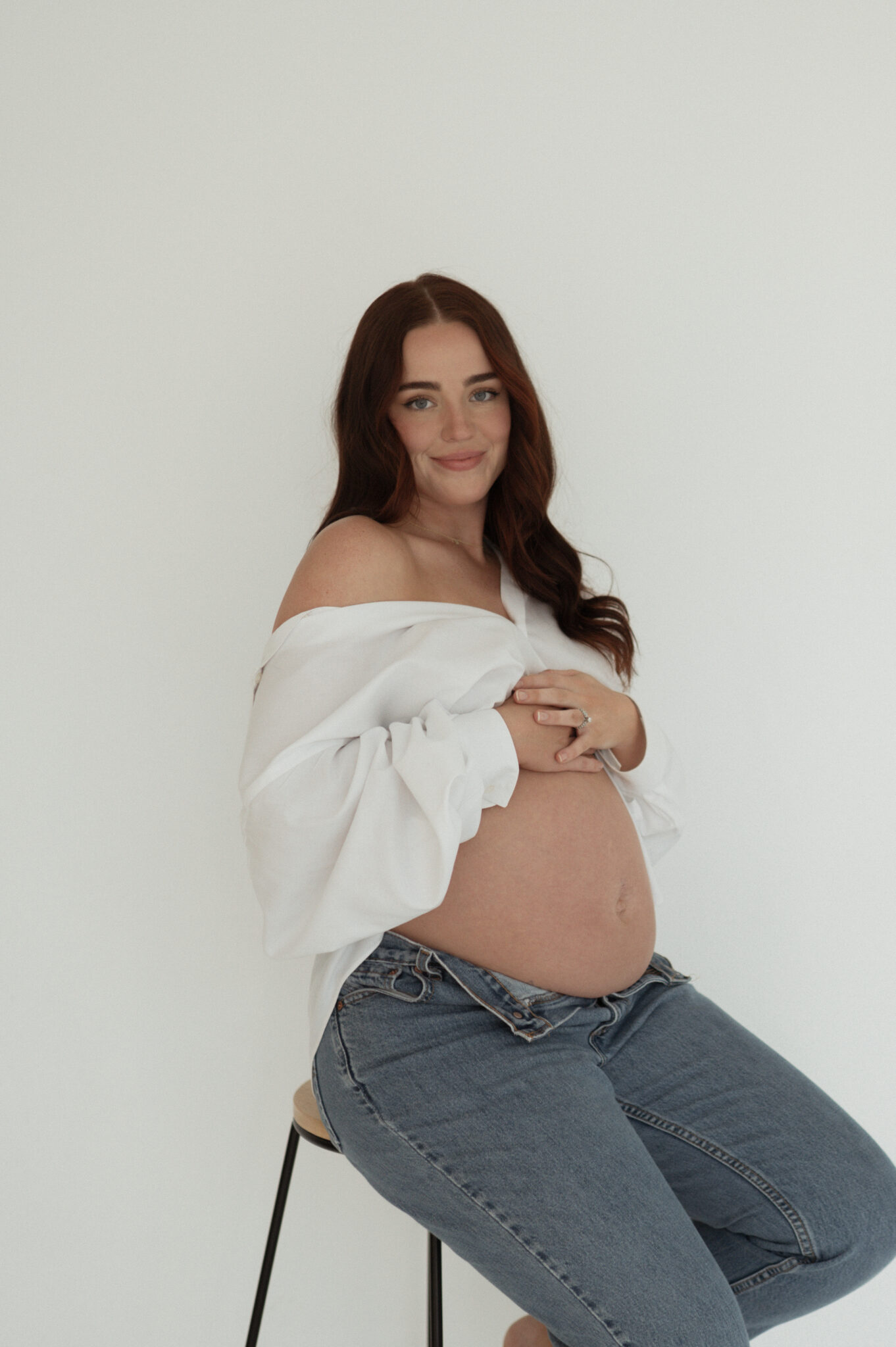 Modern Maternity Photos at Solomons Studio | DFW Maternity Photographer | nicoleendress.com