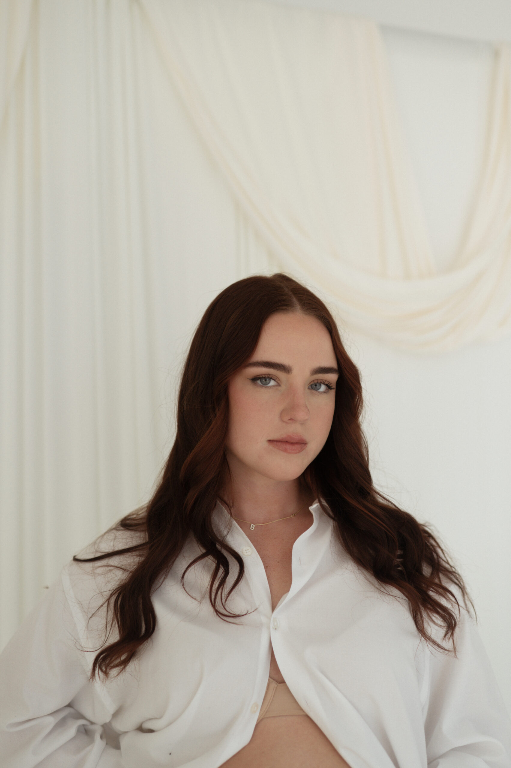 Modern Maternity Photos at Solomons Studio | DFW Maternity Photographer | nicoleendress.com